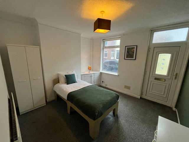 Room at York Road, Shirebrook