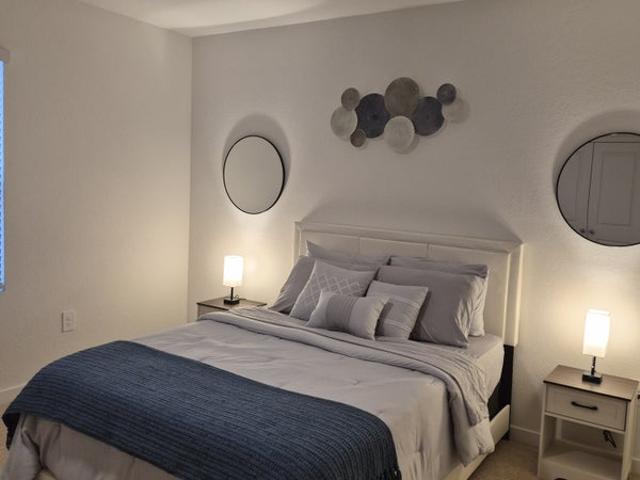 Room Available to you / Cuarto Disponible para ti