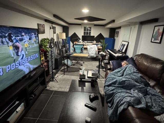 Room available until Dec 31
