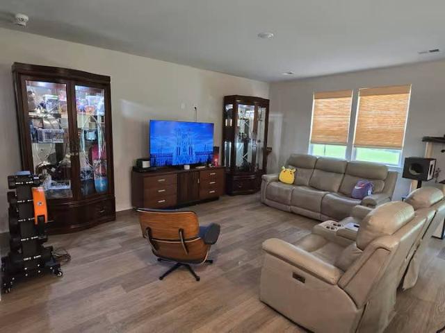 Room available upscale area