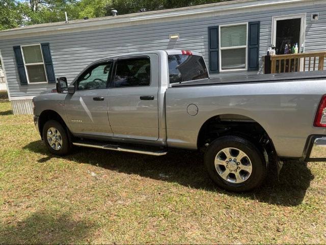 Room Available with Dajah & James