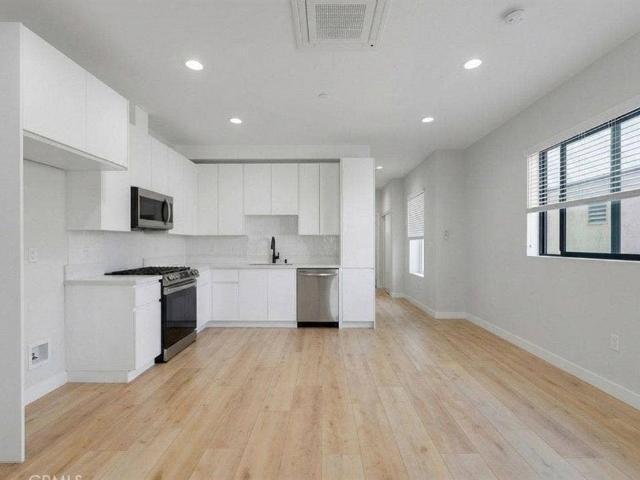 Room Available – Easygoing Home