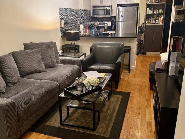 Room available for lease JULY 1ST