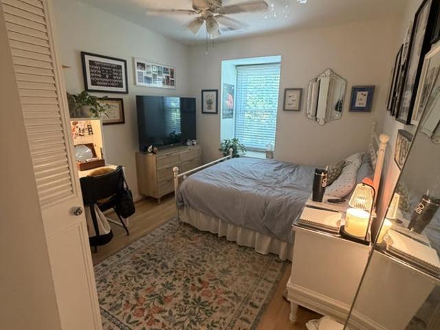 Room available for sublet in Alexandria townhouse!