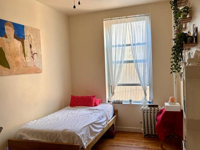 Room Available for Professional Woman