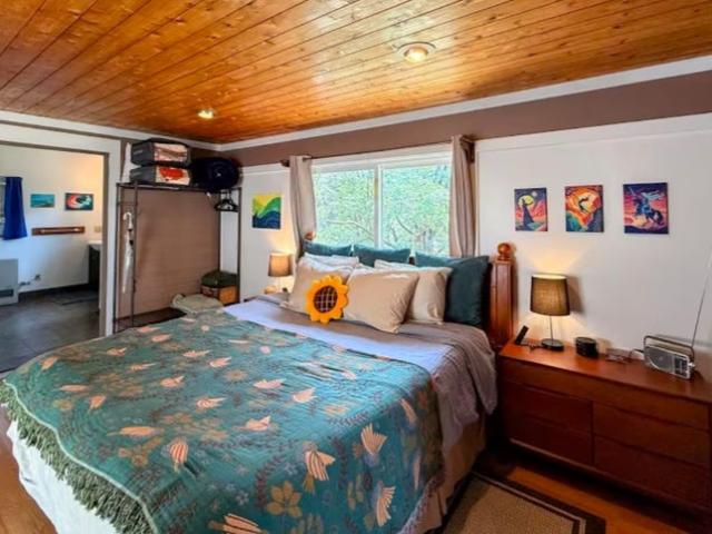 Room available for rent!