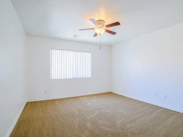 ROOM AVAILABLE FOR RENT