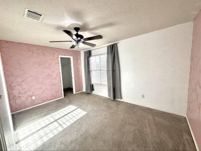 Room available FW/Keller