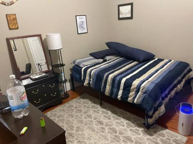 Room available in 4 bedroom apartment cast iron