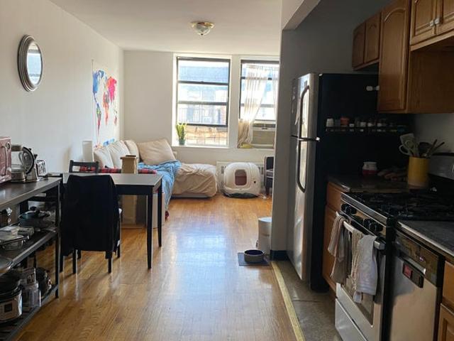 Room available in 2 bed