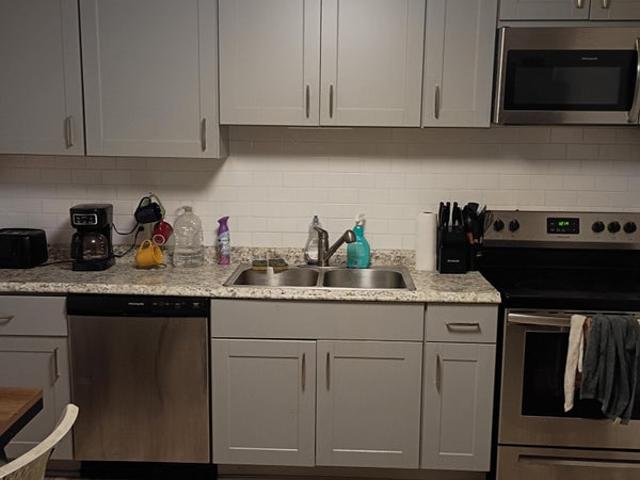 Room available in 2 bedroom apt