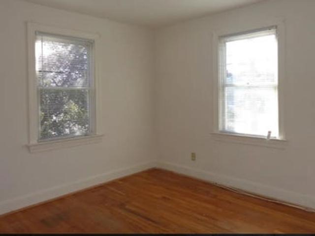 Room available in 2 Br/1 bath 2nd fl. Apt
