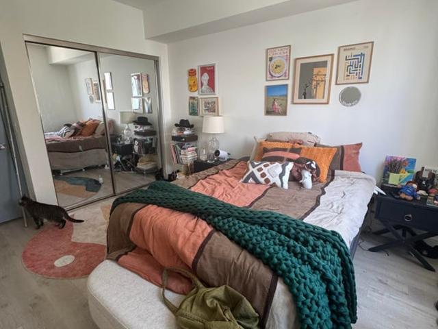 ROOM AVAILABLE in 2 BR/2.5 BATH HOLLYWOOD APT