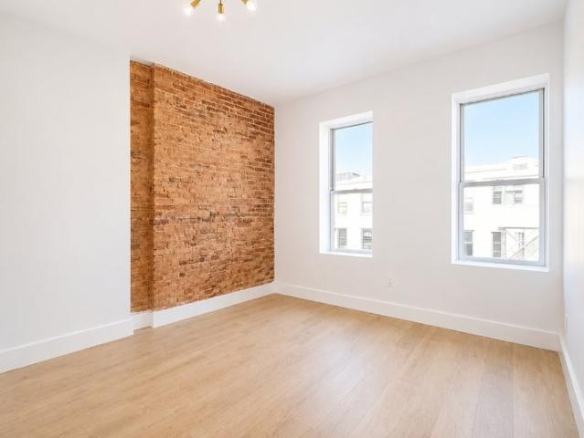 Room Available in 3 bed 2 bath with washer dryer