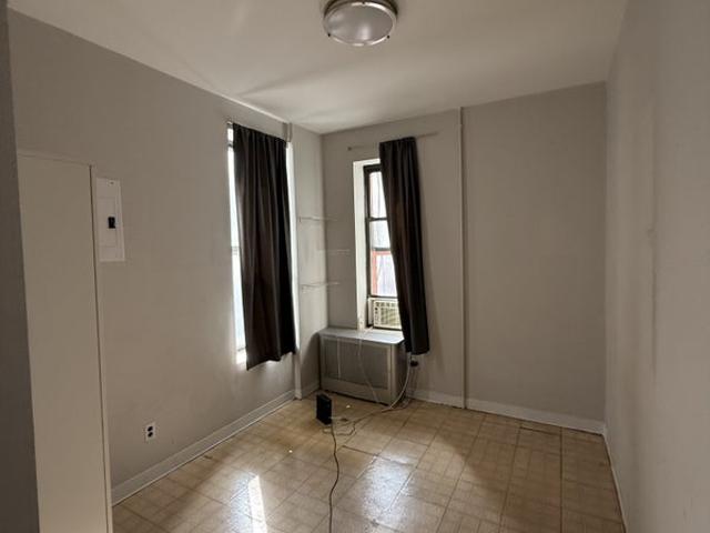 Room available in 3br Hell's Kitchen apartment