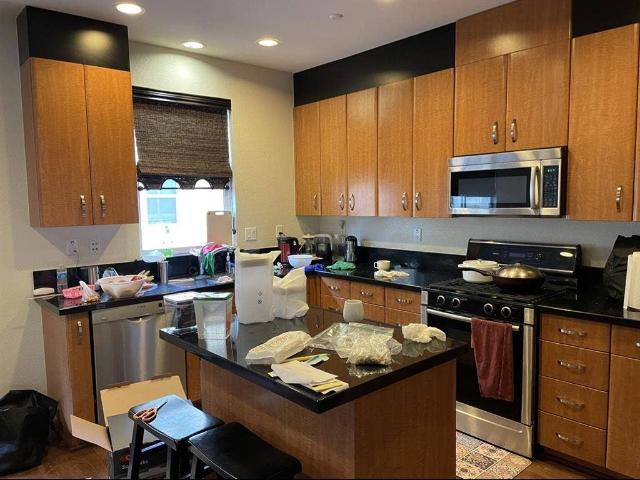 room available in 3br townhome