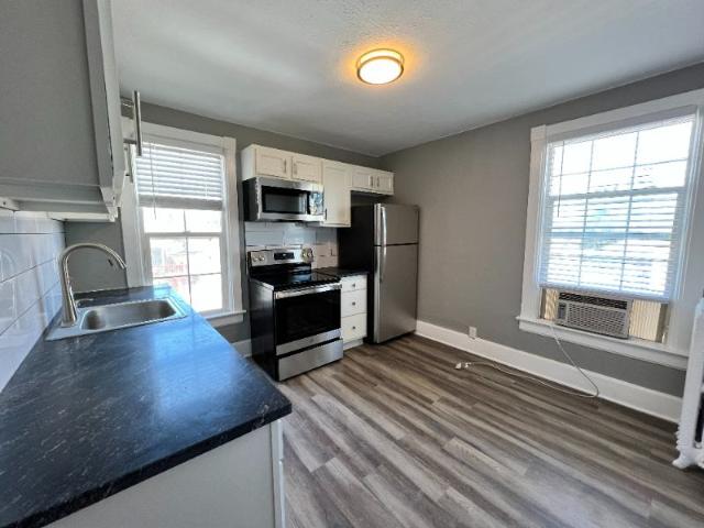 ROOM AVAILABLE IN A BEAUTIFUL REMODELED APARTMENT