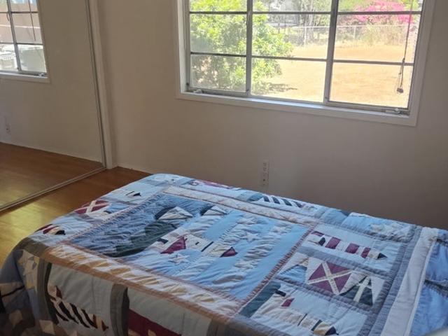 Room available in a good neighborhood in Vista on
