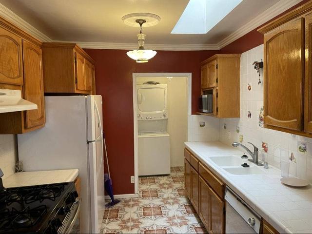 Room available in a 3 Bed 2 Bath