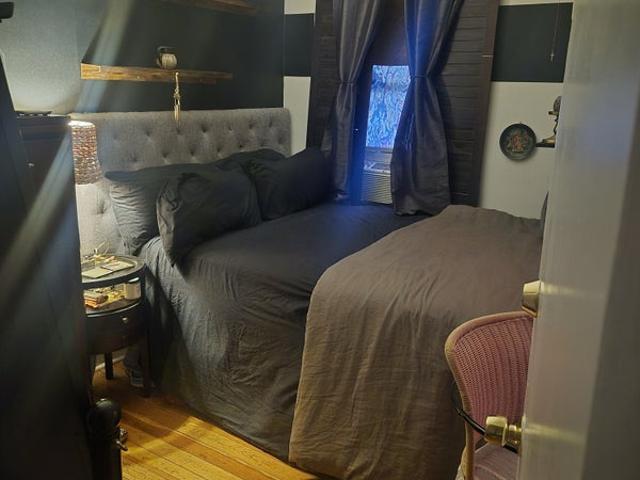 Room available in a 5 bedroom Apt.near Brower Park