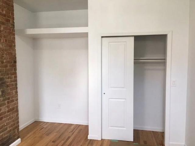 ROOM AVAILABLE IN ASTORIA – Spacious 3BR Apartment