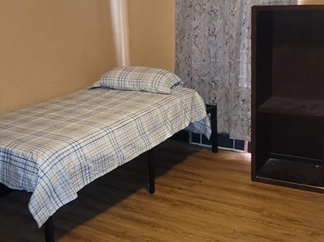Room available in Camden NJ East Side