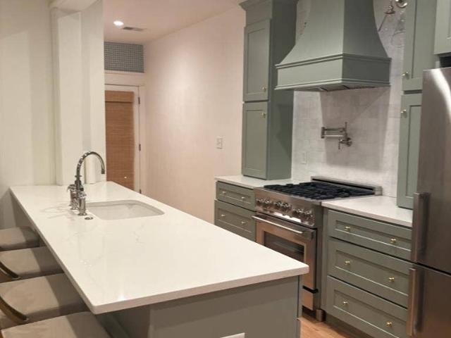 Room available in Capitol Hilll