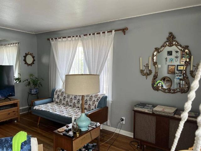 Room available in central Springs