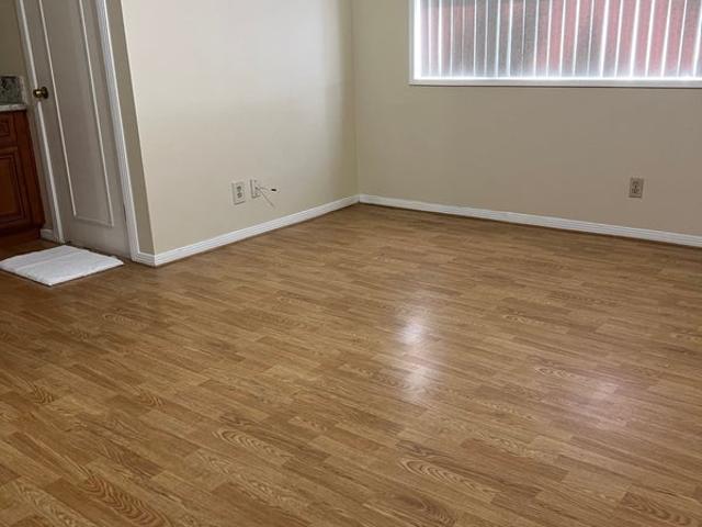 Room available in corona