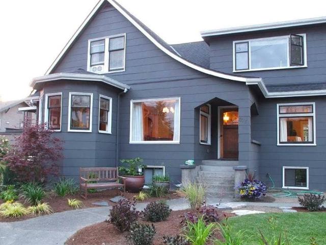 Room available in Greenlake home!