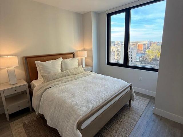 Room Available in Luxury 2 Bed 2 Bath Apartment