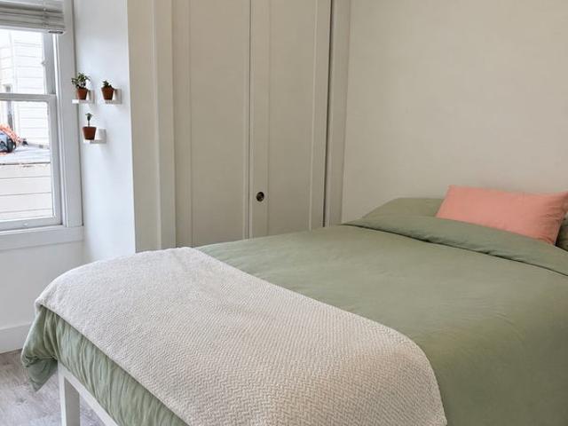Room available in Marina – Private bathroom