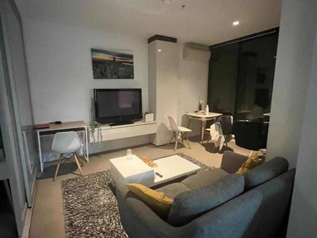 ROOM AVAILABLE IN MELBOURNE CBD