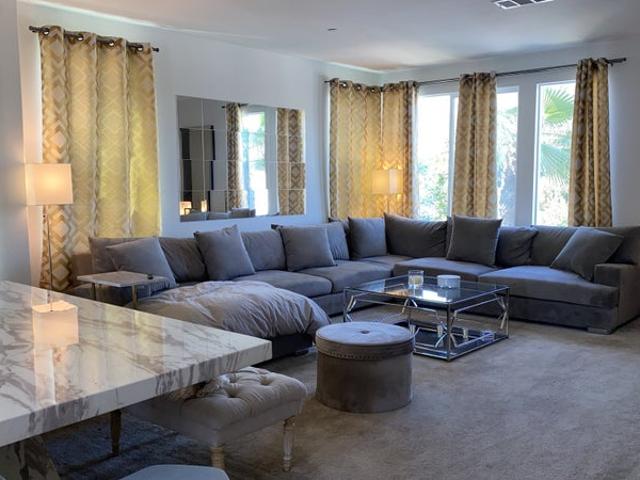 Room available in modern luxury home