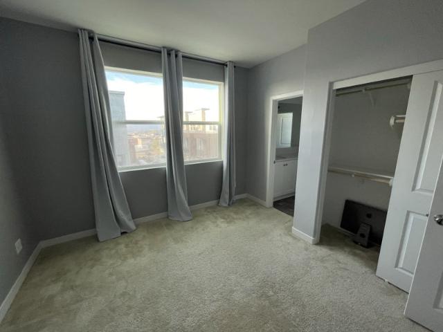 Room Available in Modern Townhome by Magic Mtn