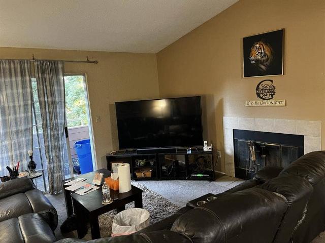 Room Available In Nice Complex