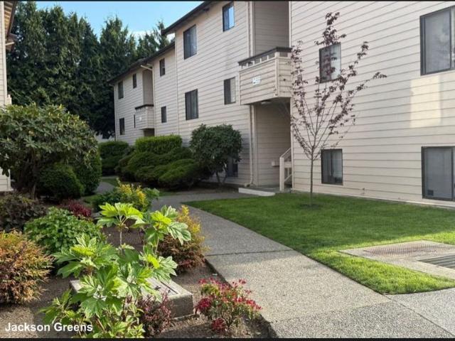 Room Available in Northgate/Pinehurst – LGBTQ