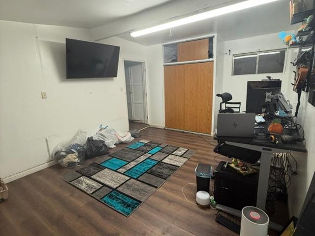 Room available in Pomona!