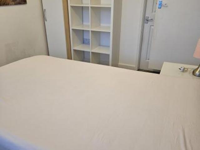 Room available in quiet cul de sac with parking Taunton, Somerset
