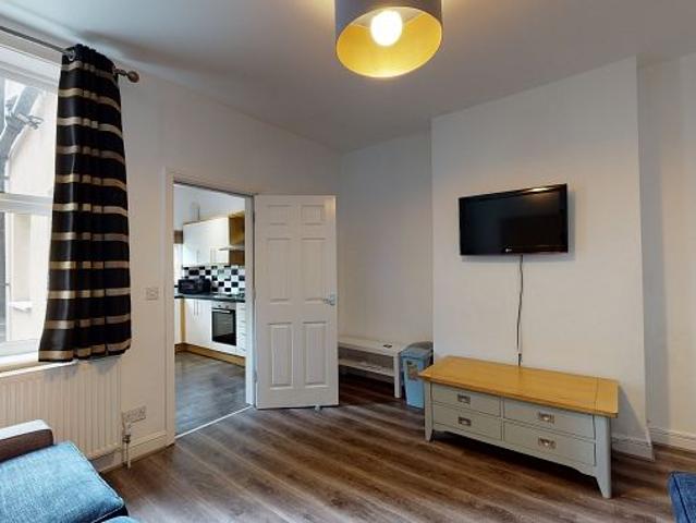 Room available in spacious 5 Bedroom Student House with Modern Amenities for 26/27