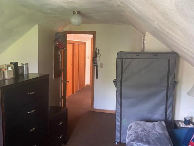 Room available in spacious chill apartment