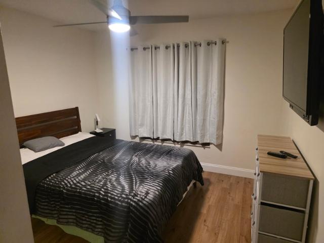 Room Available near Becker Rd & Turnpike