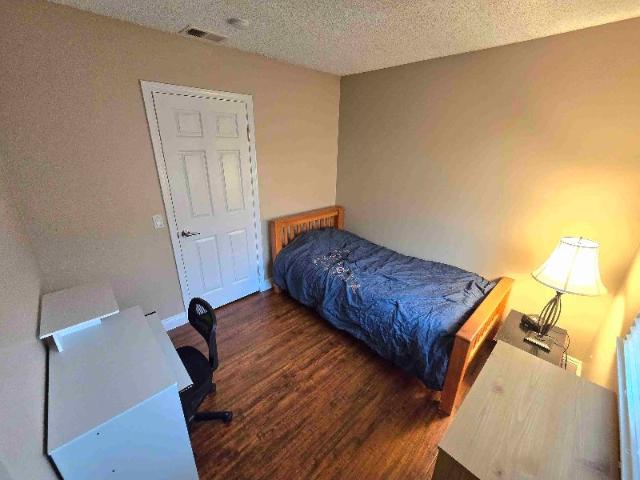 ROOM AVAILABLE NORTH OF 60 FWY CANYON SPRINGS