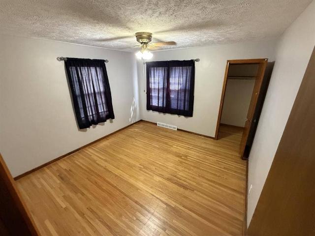 Room available now in South Omaha!
