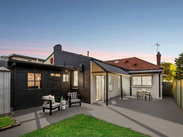 [Room Available] Single/Couple Room