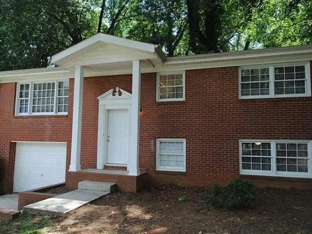ROOM AVALIABLE IN FOREST PARK
