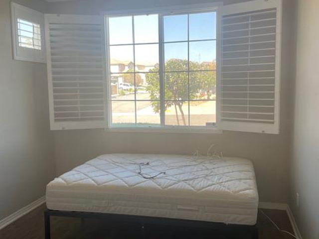 Room avialable with Bed
