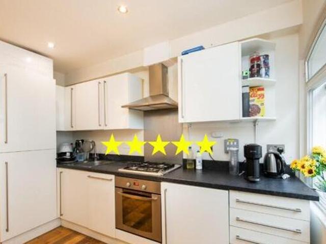 Room A, Magdalen Street, Studio Flat For