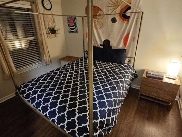 Room about 5 mins drive to uptown