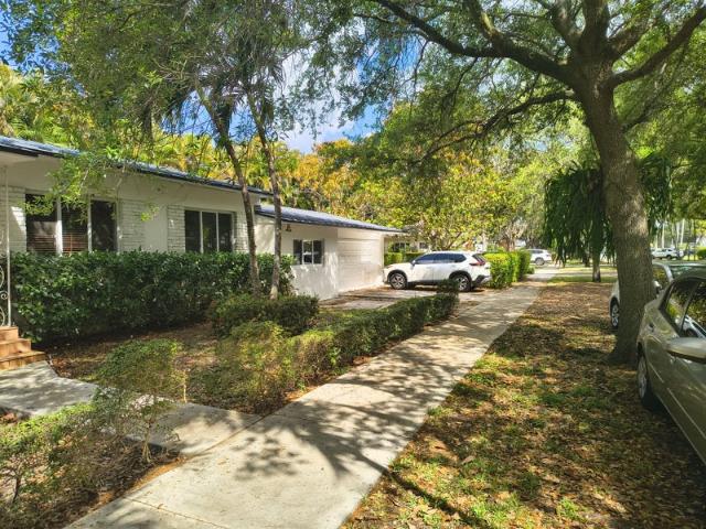 Room and bathroom in beautiful Miami Springs!